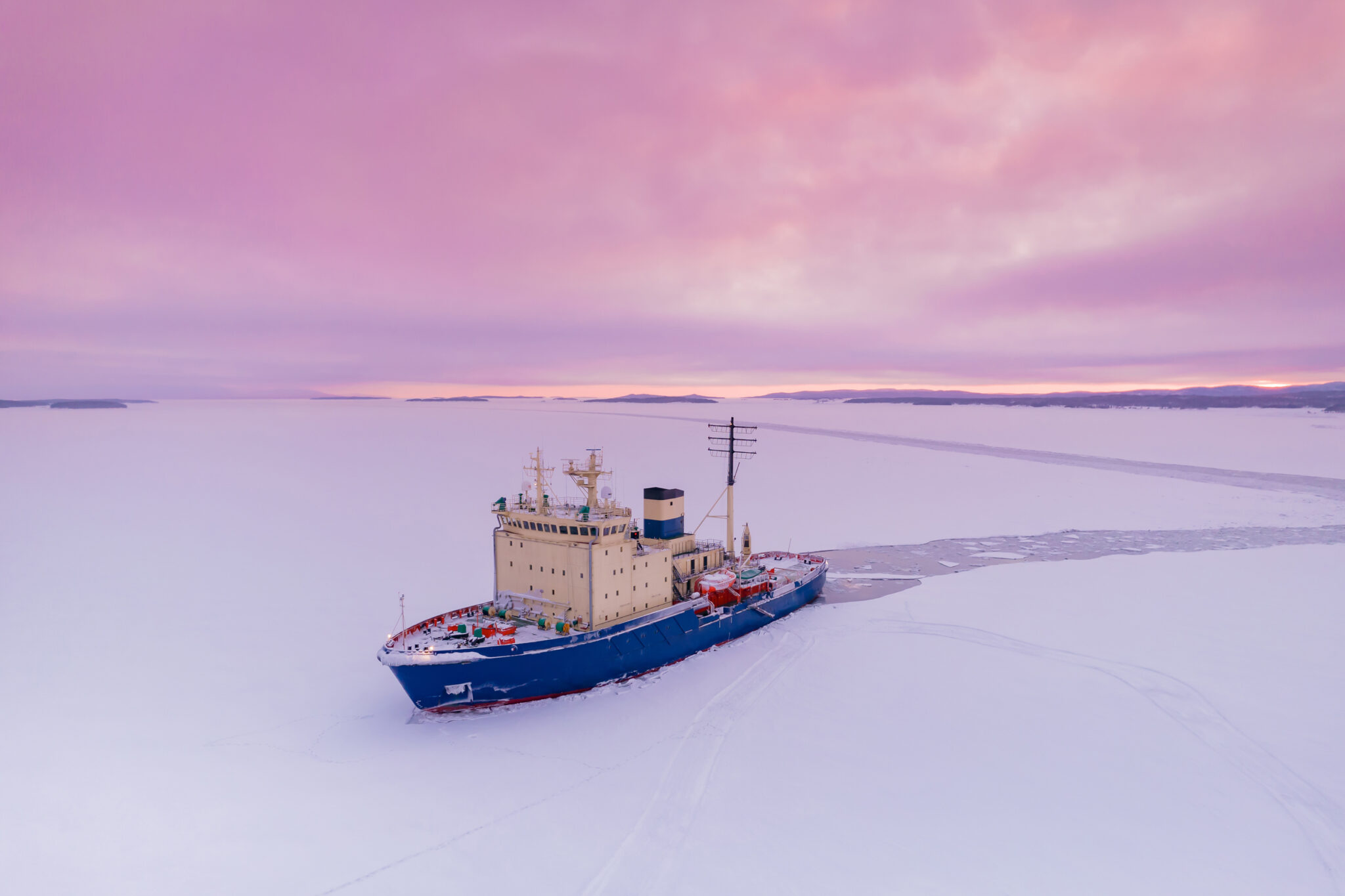 How Do Icebreaker Ships Work? Explained In Detail