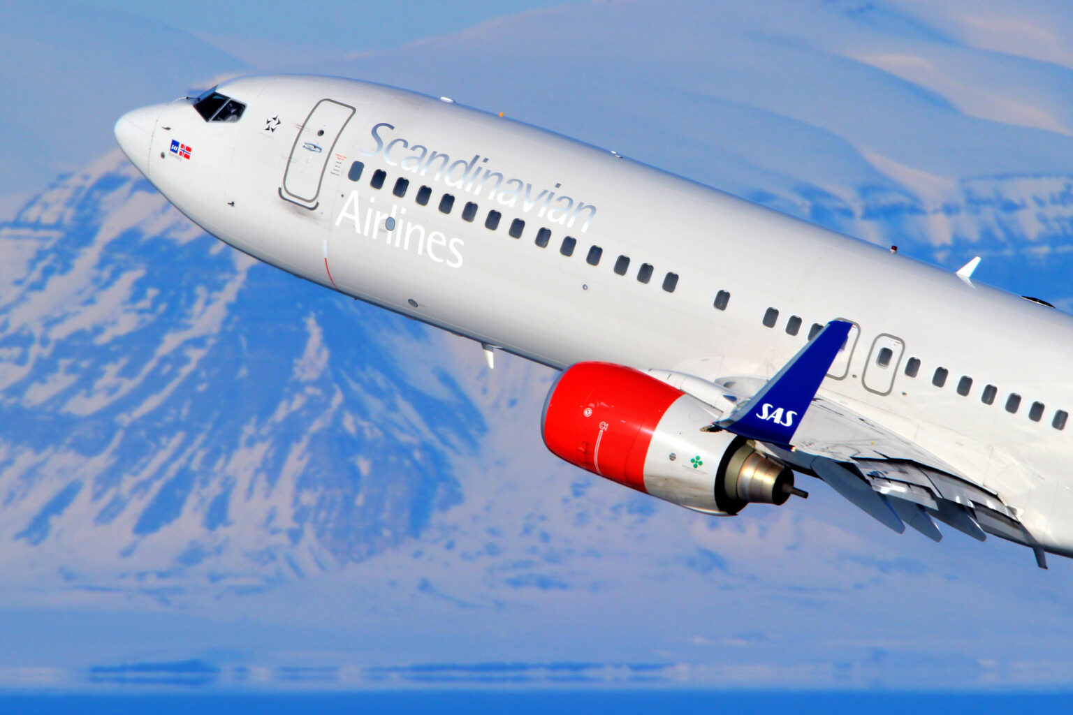 How to Get to Svalbard: In-Depth Guide with Svalbard Flights