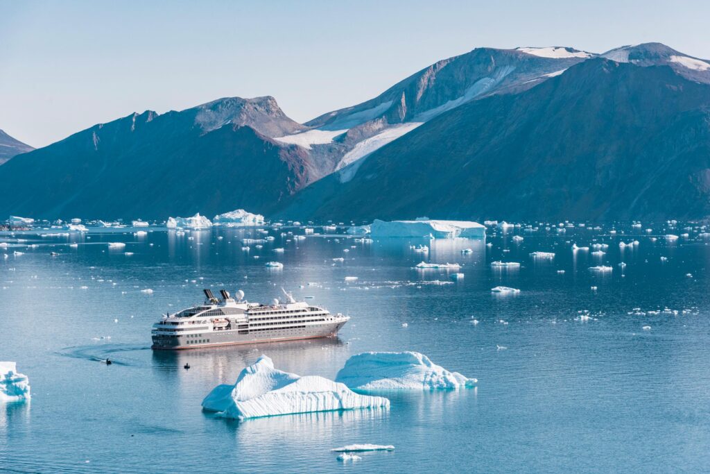 How to Get to Svalbard: In-Depth Guide with Svalbard Flights