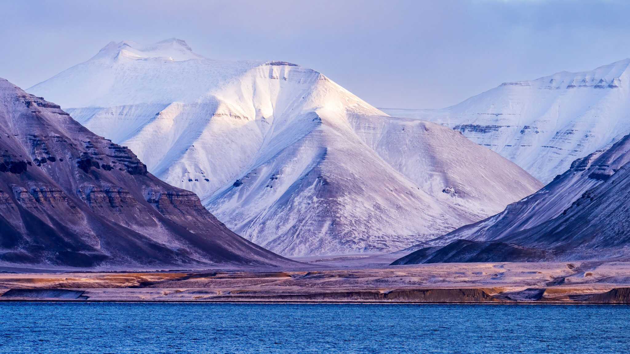 Best Time to Visit Svalbard ( + Weather & Temperature by Month)